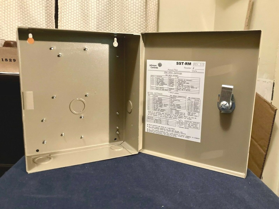 Johnson Controls SST-RM Lockng Metal Electrical Enclosure~7"x 8"x2.5 ...