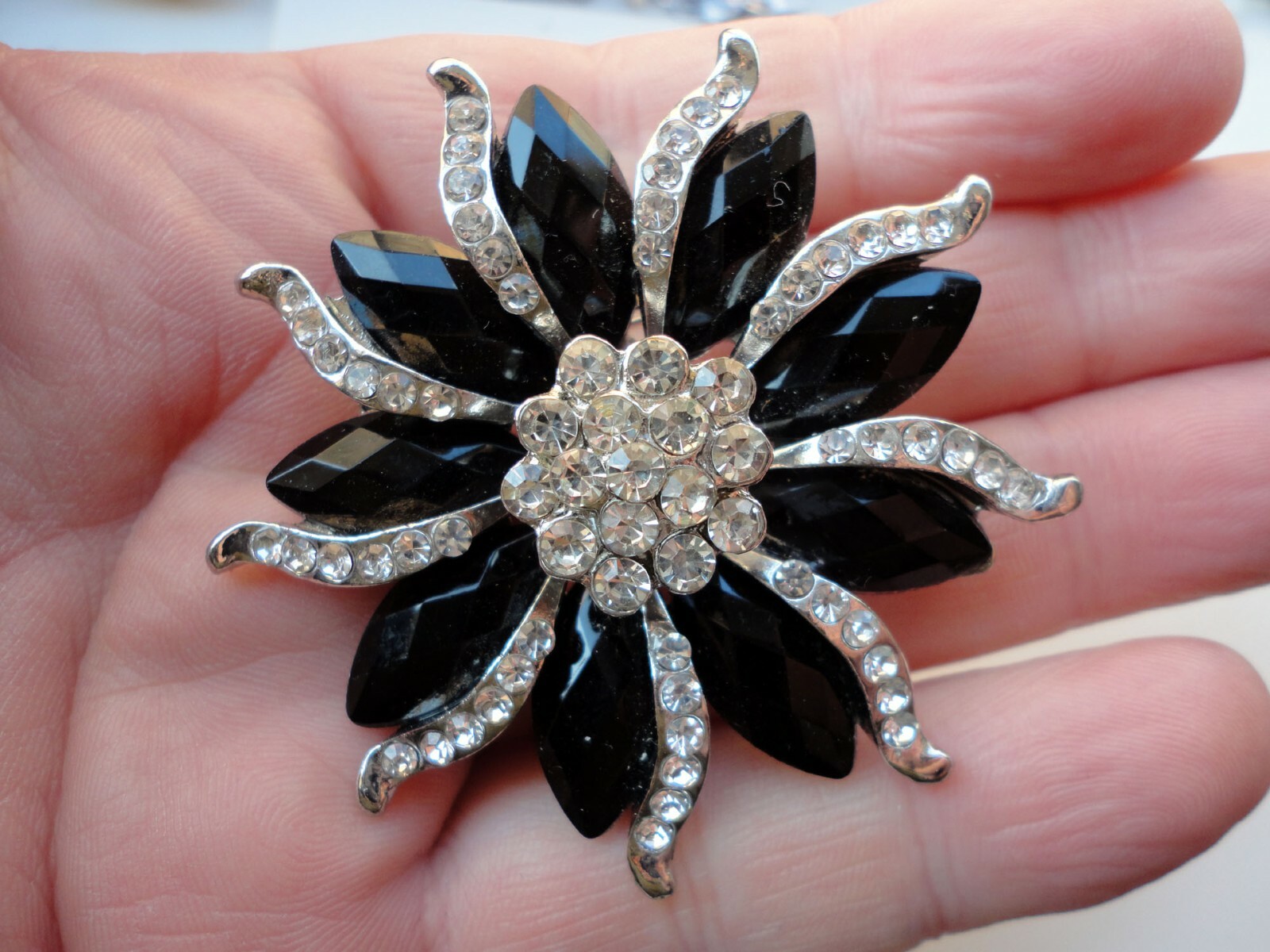 Pre-Owned Victorian Style Gothic Brooch Vampire Costu… - Gem