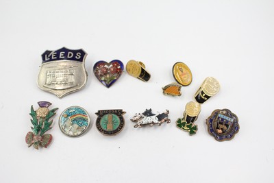 Enamel Badges Vintage Guinness Shamrocks Leeds Bar Theme Pins Smiling ...