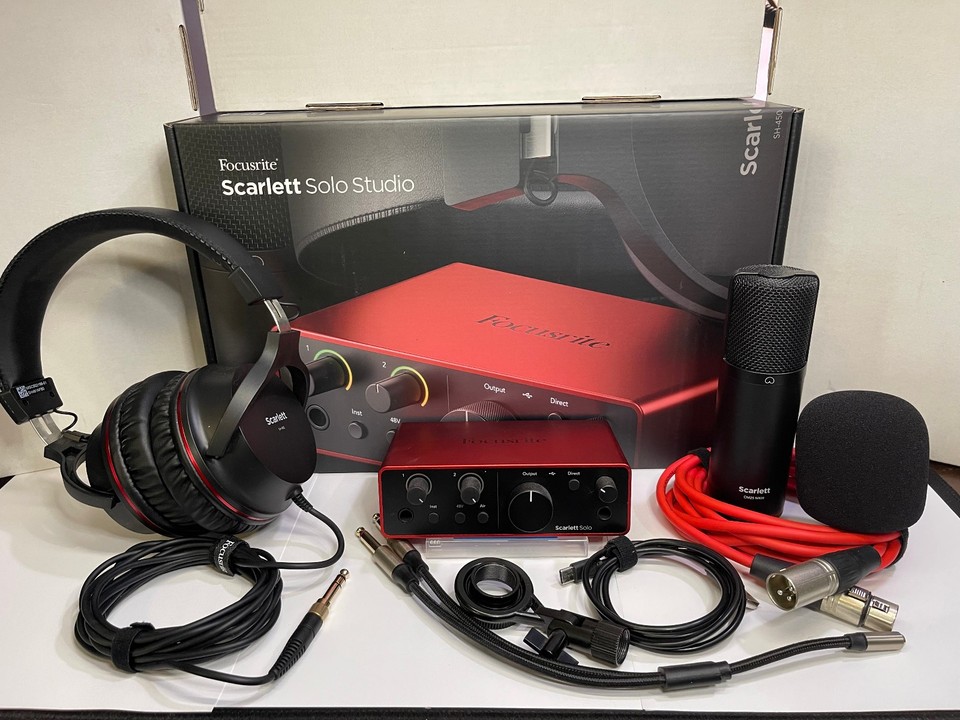 Focusrite Scarlett Solo Studio 4th Gen Audio Recording Interface w Mic ...