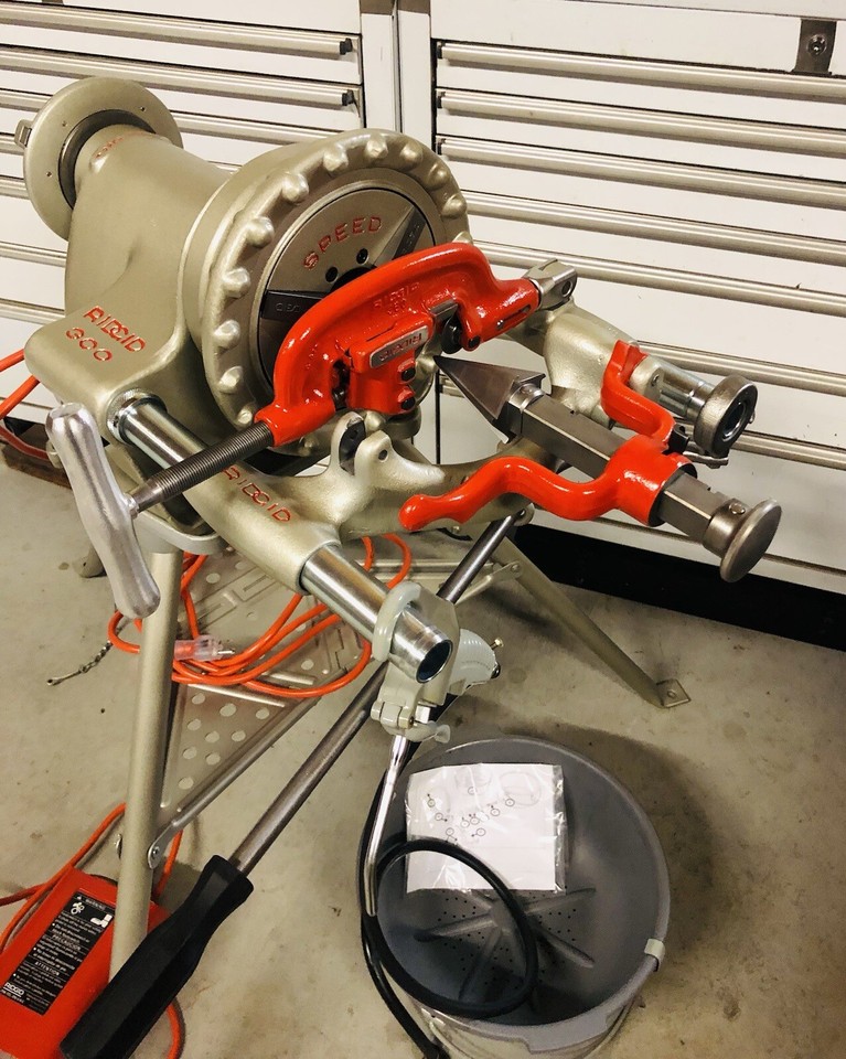 RIDGID 300 PIPE THREADING MACHINE, CARRIAGE, NEW OIL BUCKET, UNIVERSAL ...