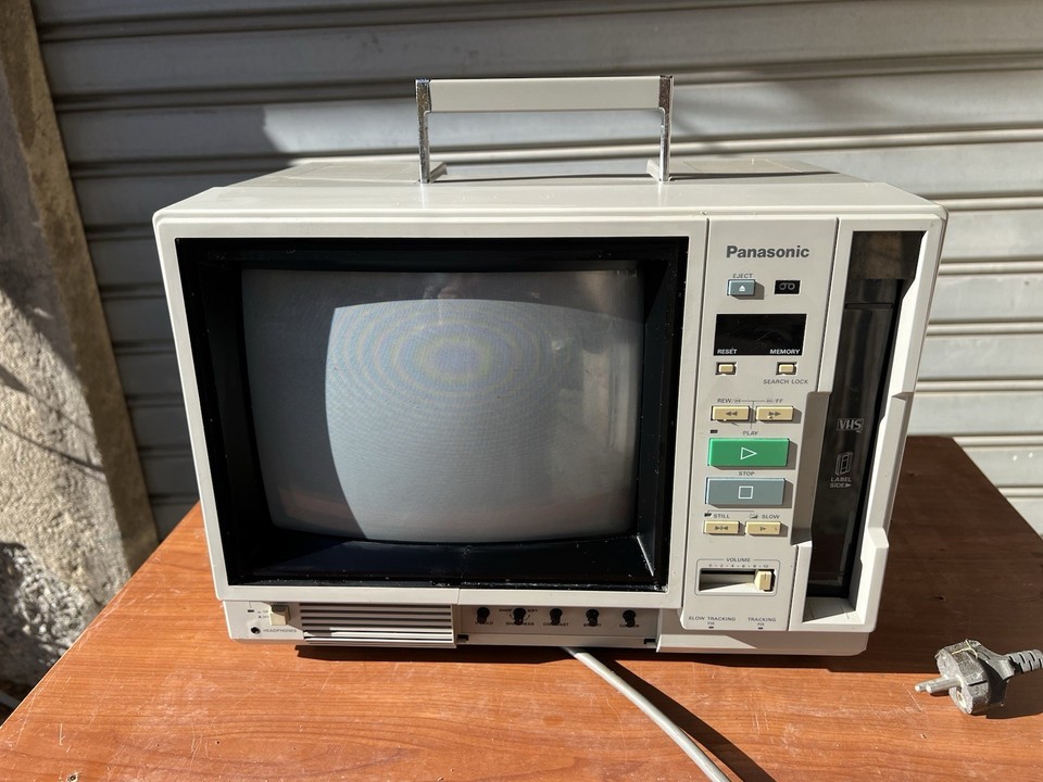 Panasonic AG-500-E CRT Monitor Television Built in VHS VCR VINTAGE TV ...