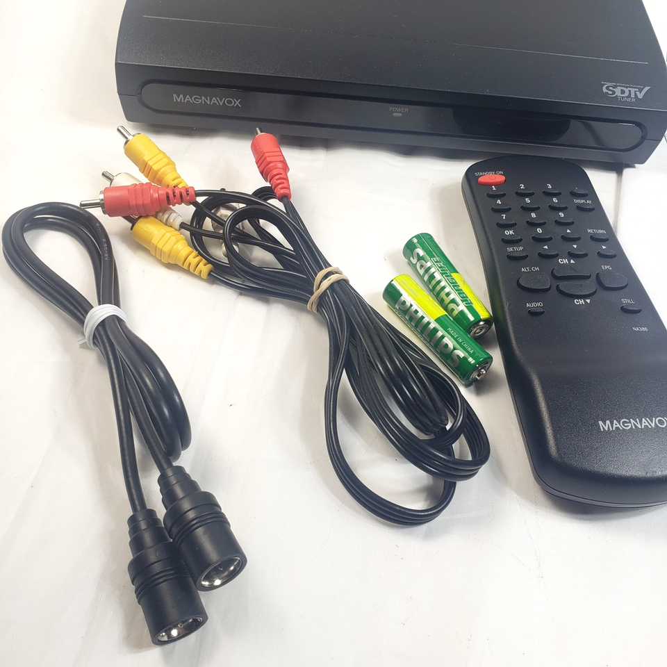 Magnavox DTV Digital To Analog SDTV Converter Box TB110MW9 With Remote ...
