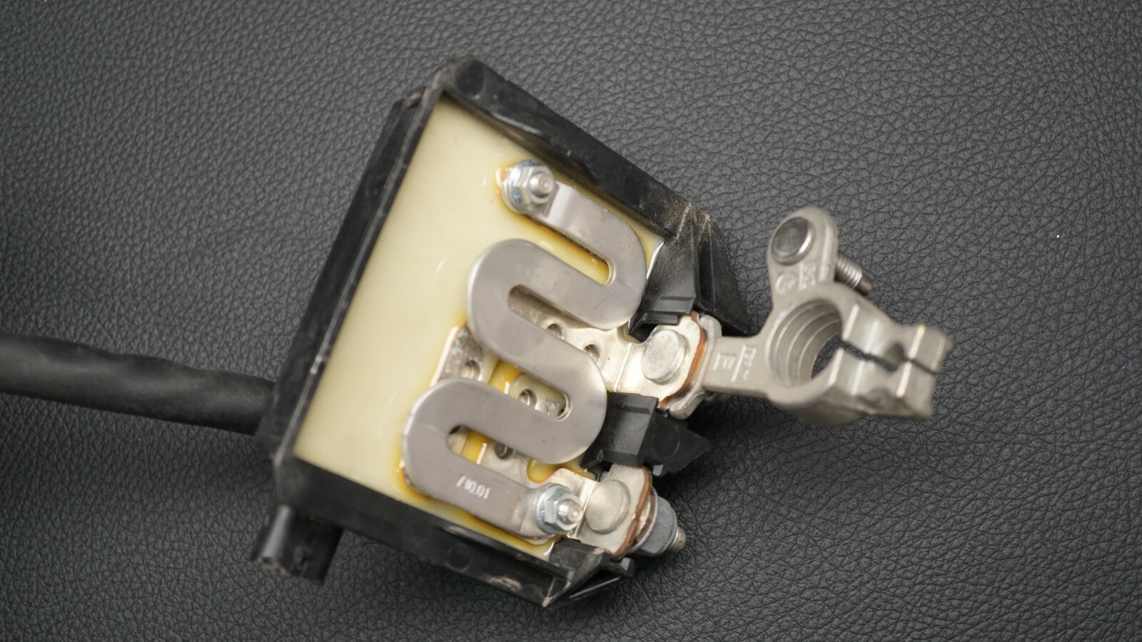 OEM MERCEDES BENZ W253 X253 BATTERY TRAY CLAMP MODULE A0009061505 ...