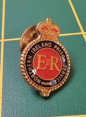 VINTAGE NORTHERN IRELAND PRISON SERVICE METAL LAPEL PIN HAT TIE BADGE ...