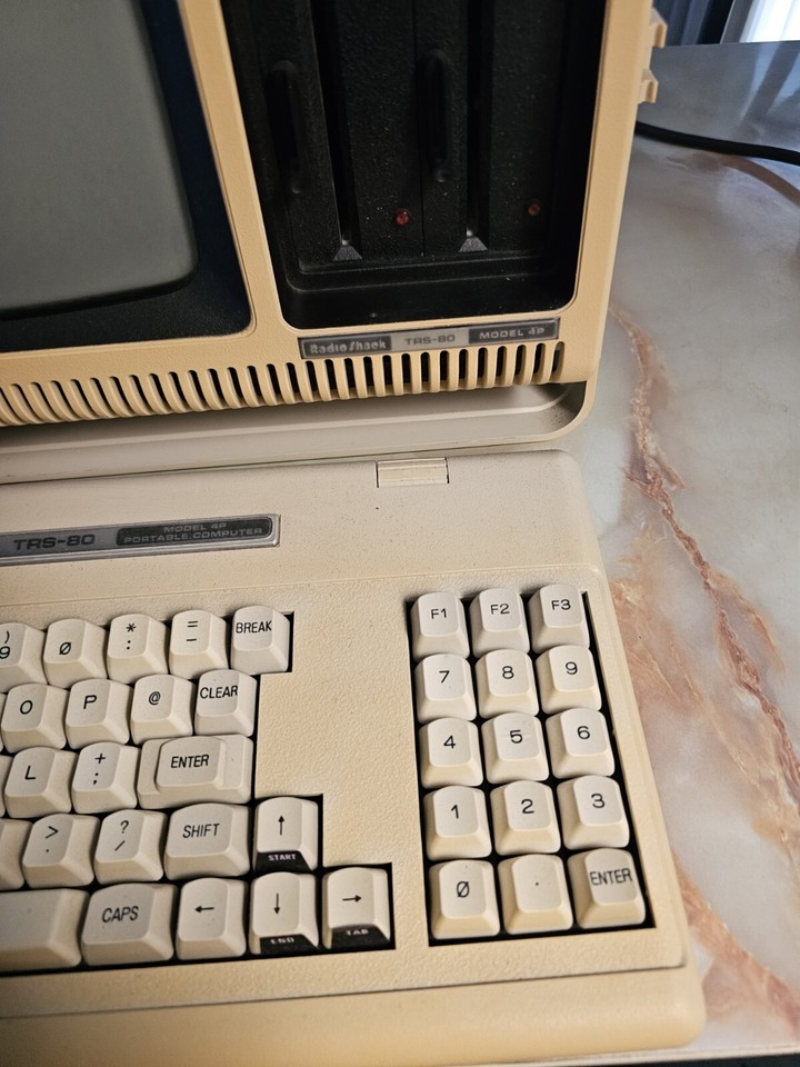 Vintage Radio Shack Computer TRS-80 Model 4P 26-1080A Powers on Pick Up ...