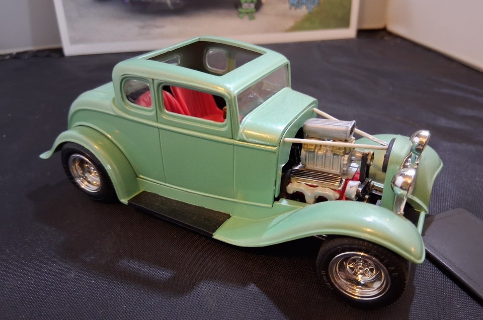 1:25 Vintage Revell 32 Deuce chopped hot rod coupe fendered mint green ...