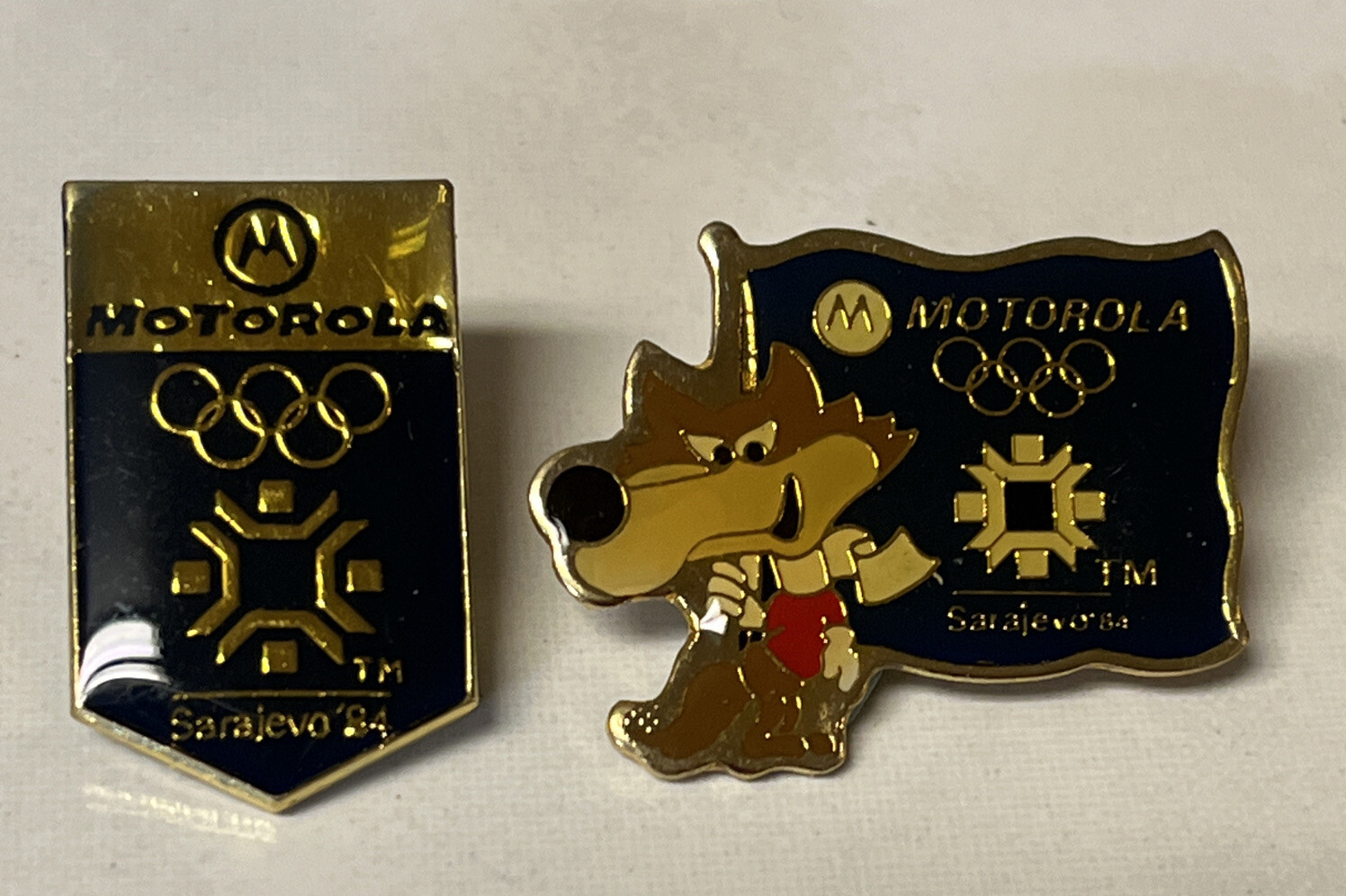 Motorola Olympic Pin ~ Mascot Vucko ~ 1984 Sarajevo ~ Domed Enamel ...
