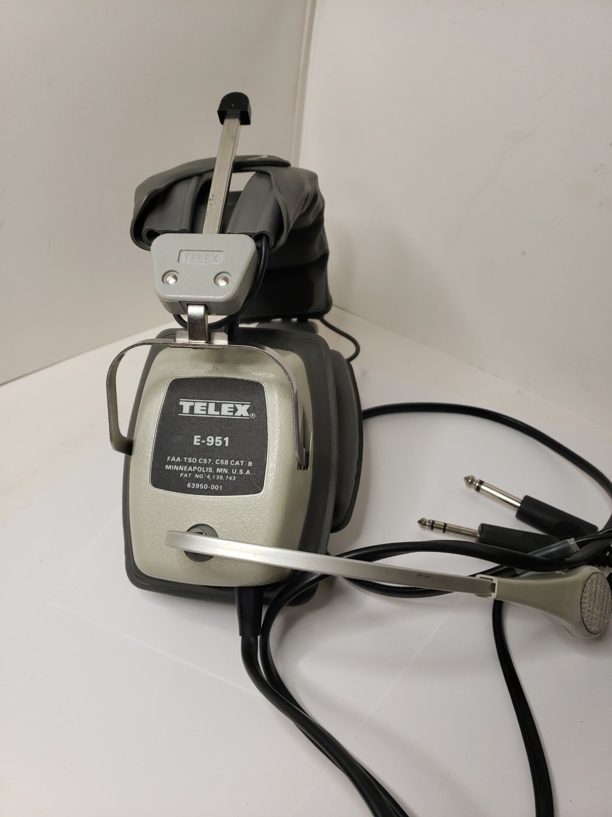 TELEX E-951 Aviation Headset. FAA-TSO C-57, C58 UNTESTED PARTS OR ...