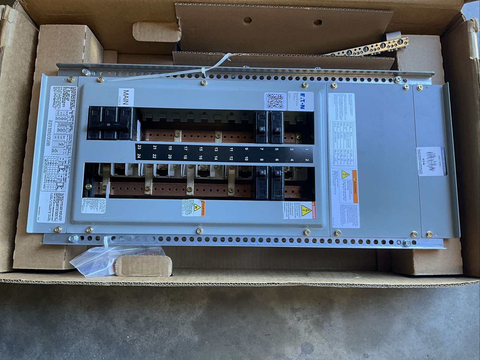 Cutler Hammer Panelboard 100A Main Breaker 240/120V 3P 4Wire Outdoor ...