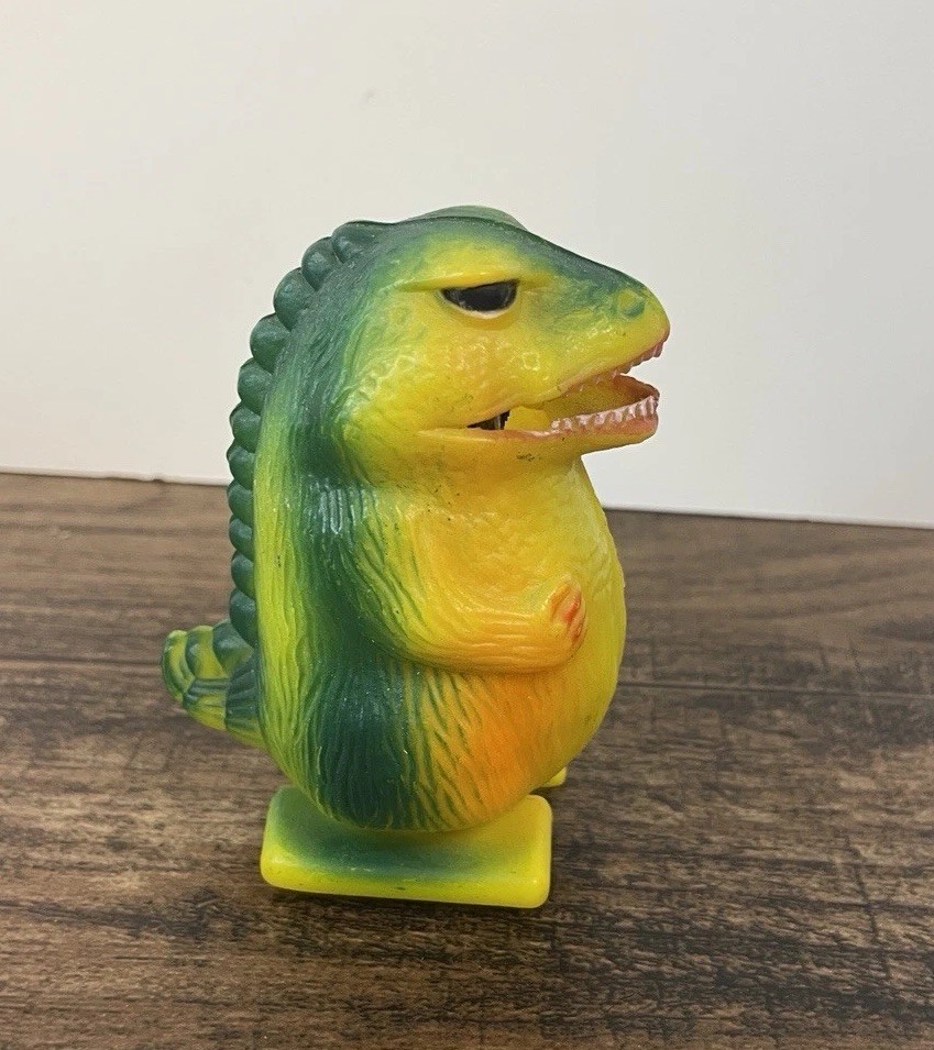 Sparkzilla Godzilla Shooting Sparks Wind Up Figure Model Walks Slowly ...