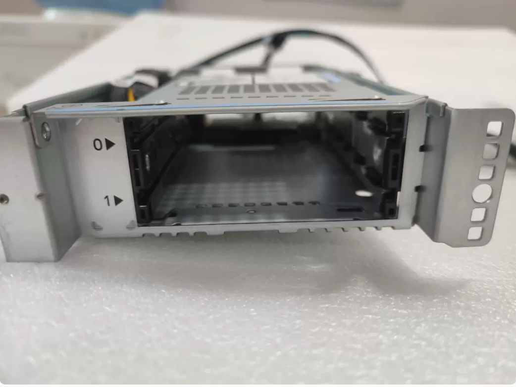 Dell 7THPW PowerEdge R750 2 x SFF Rear Drive Cage w/NVMe U.2 Cables for ...