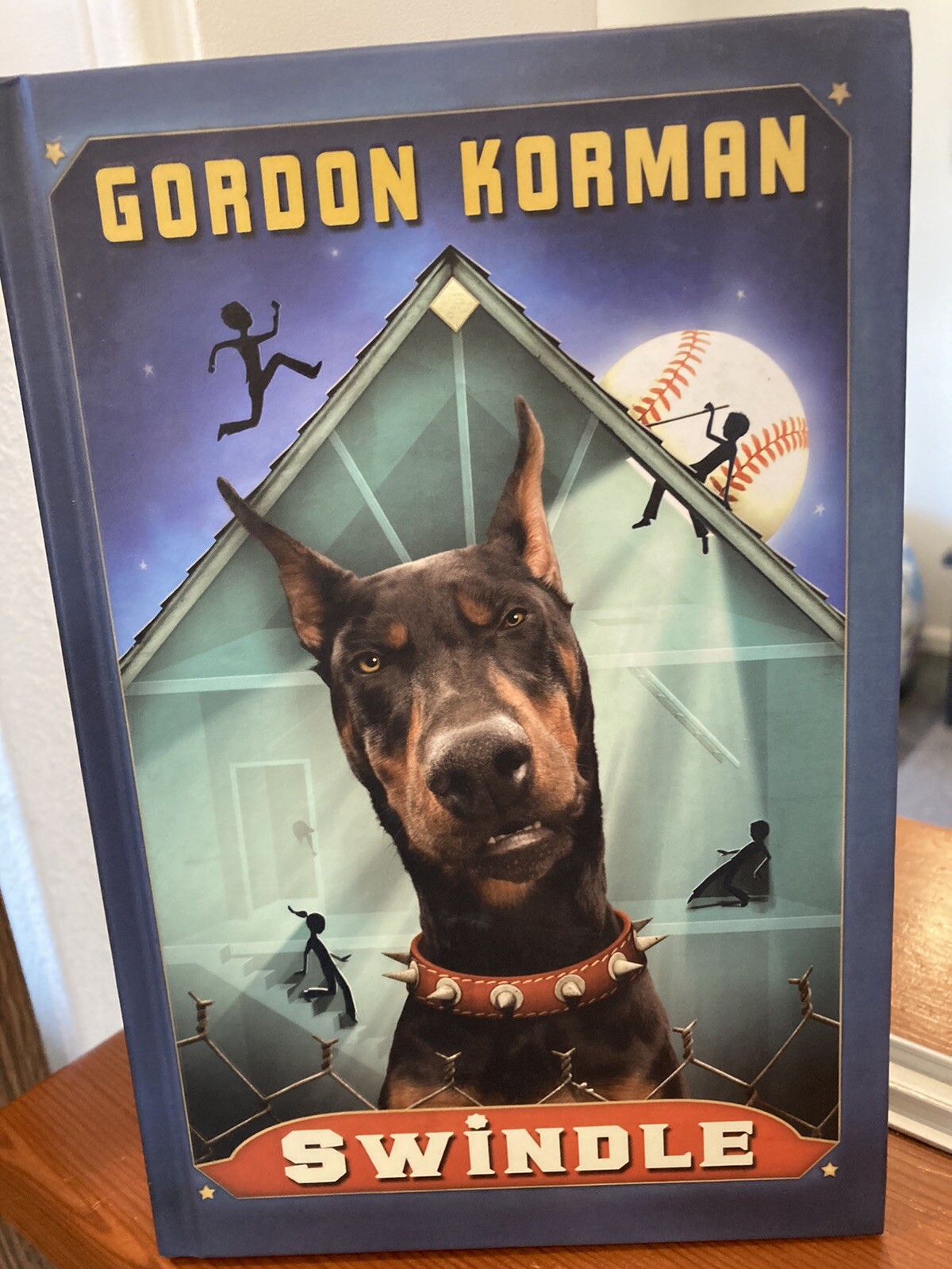 Swindle - By Gordon Korman like new hardcover baseball card doberman ...