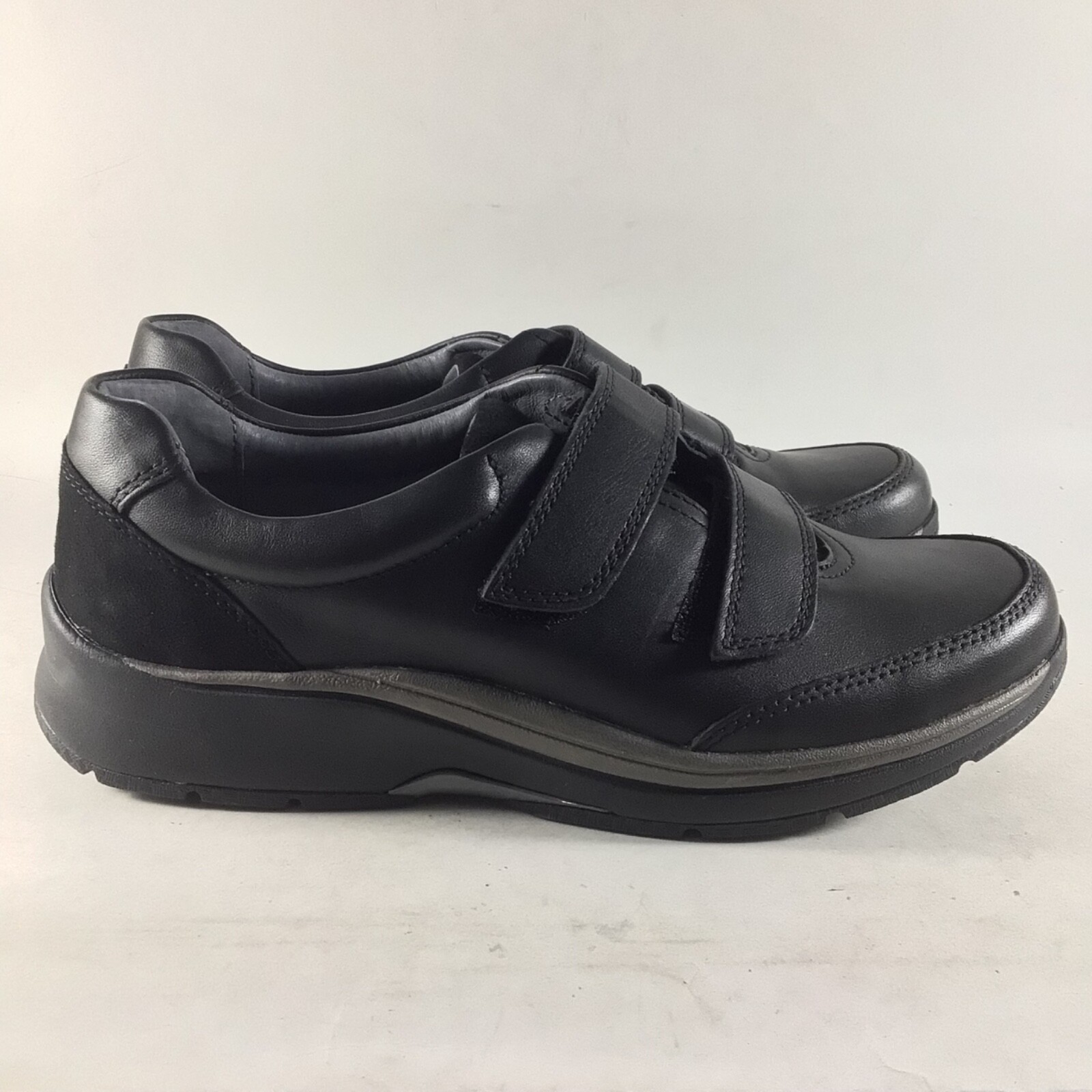 Aravon Pyper womens leather walking shoes two strap sneakers black size ...