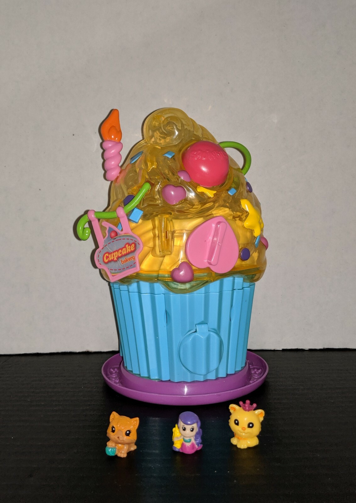 Squinkies Cupcake Surprize/Surprise Bake Shop Dispenser With Characters ...