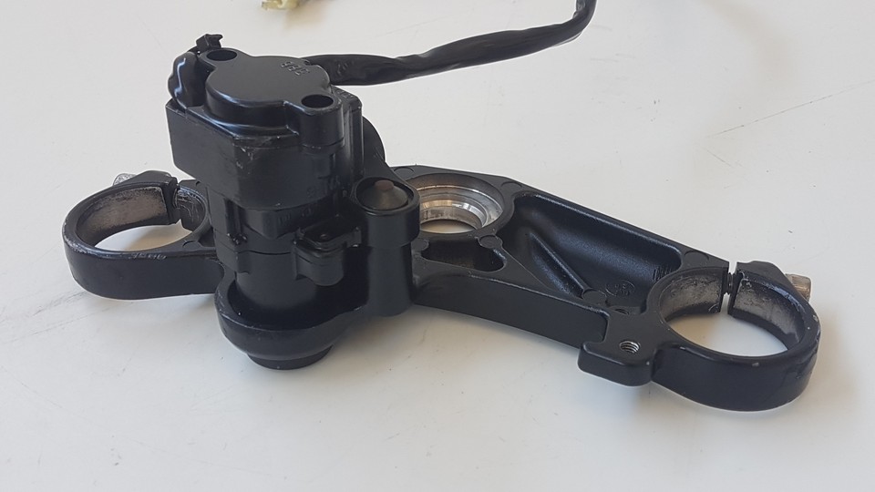 Yamaha R6 2000 Upper Fork Plate No Keys | eBay