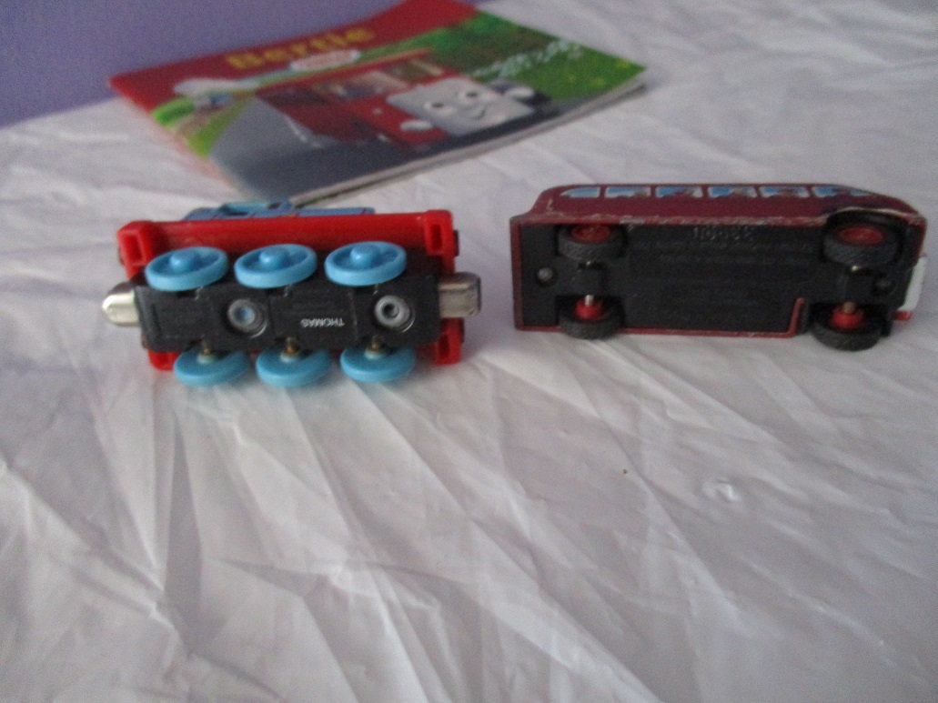 Thomas the Tank Engine,take-a-long train & Bertie the Bus small book ...