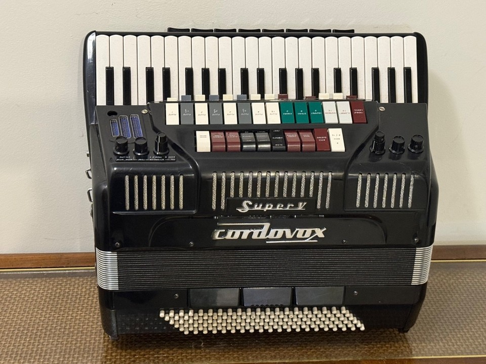 Cordovox Accordions for Sale 6 Accordions for sale including Cordovox ...