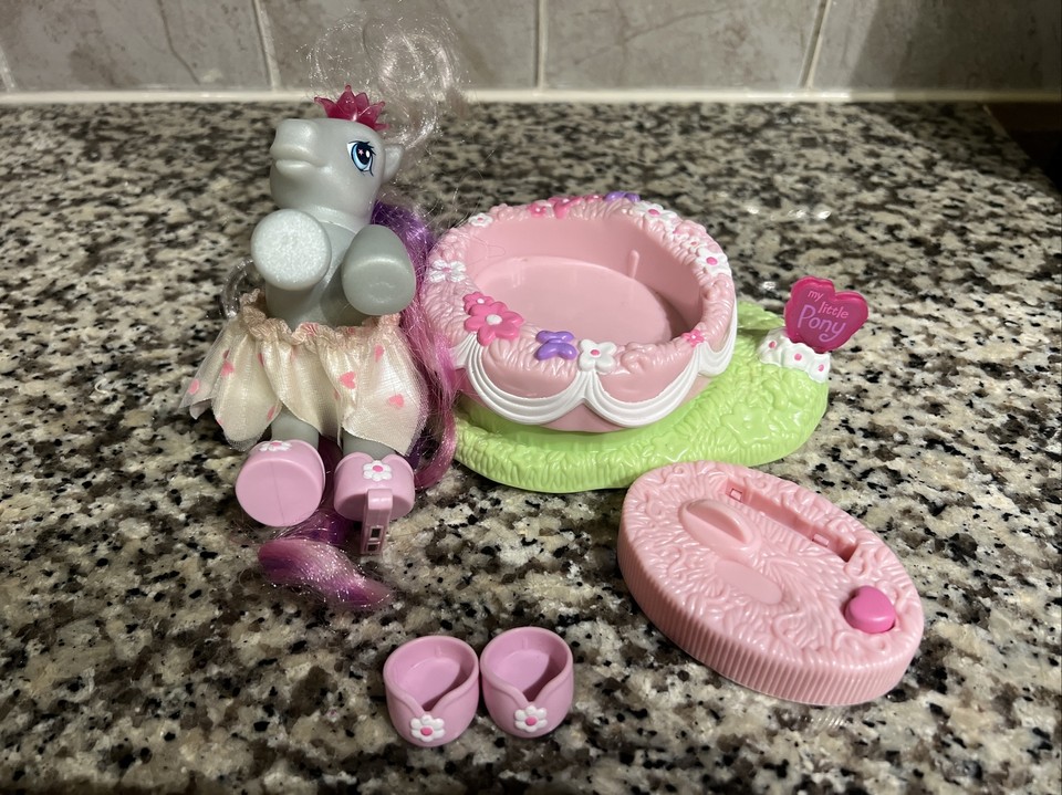 My Little Pony Birthday Celebration Razzaroo 2002 Musical Cake, 5 ...