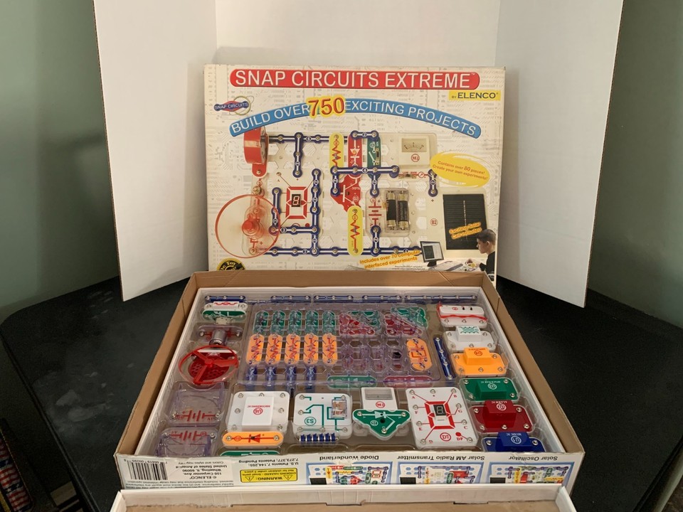 Elenco SNAP CIRCUITS EXTREME Complete w/ Add'l SNAP CIRCUITS EXTREME 75 ...