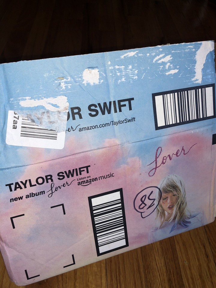 TAYLOR SWIFT Amazon shipping box promoting her New CD Lover Cardboard ...