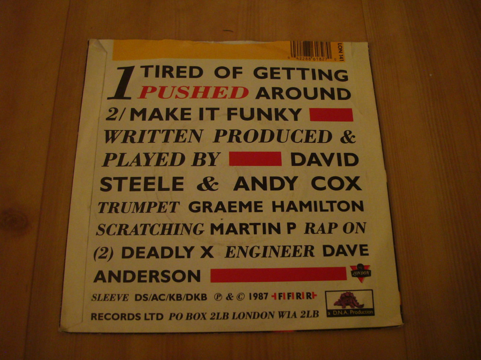 2 Hommes A Tambour Machine & A Trumpet-Tired De Getting Pushed autour ...