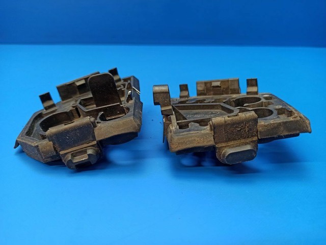 Mercedes-Benz E C207 Set Other engine bay part A2045463143 A2045463043 ...
