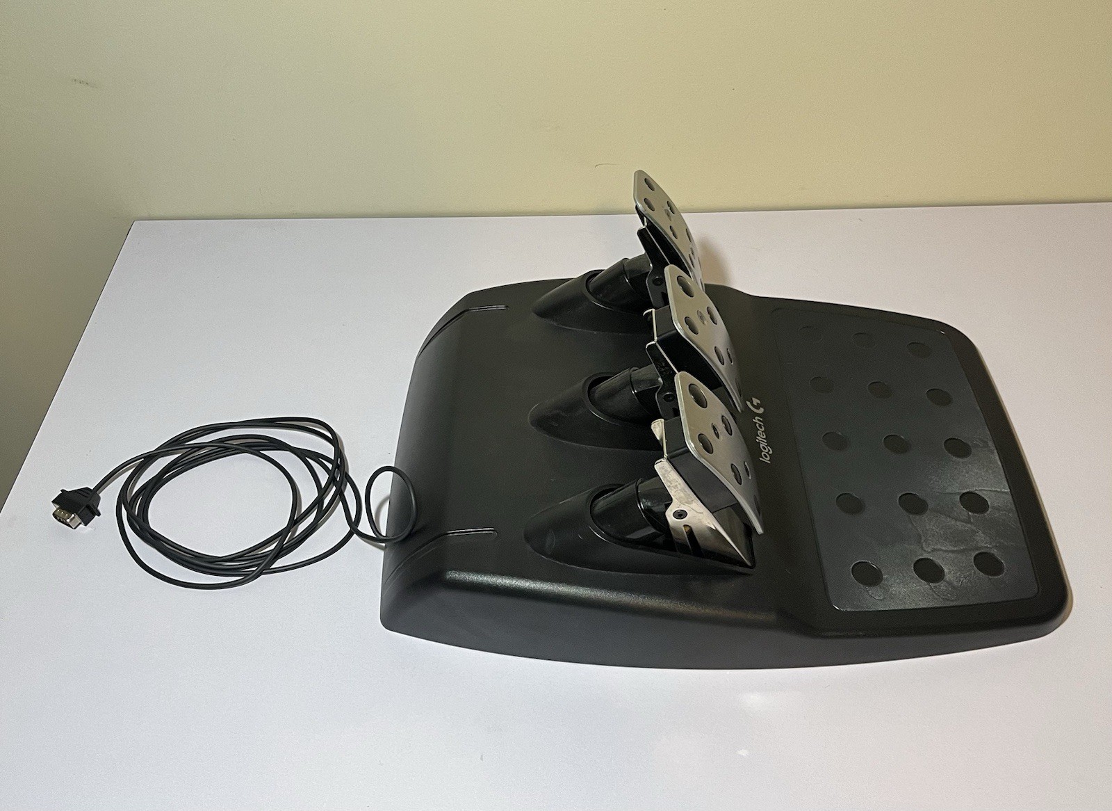 Logitech G920 Racing Wheel, Pedals and Shifter Bundle for Xbox X|S One ...