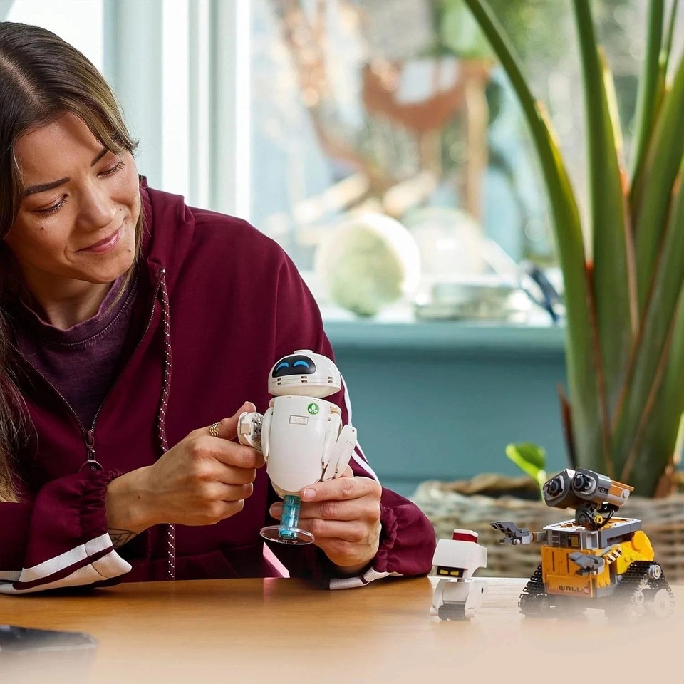 NEW Disney Pixar 43279 WALL-E & EVE Model Kit with M-O & Hal Figures ...