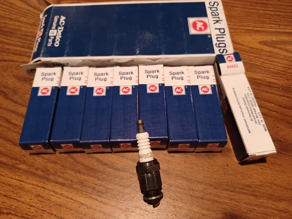 Box of 8 AC R46SZ Spark Plugs Green Ring NOS 5613882 | Genuine OEM ...