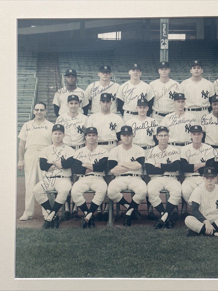 Stunning 1965 NY Yankees VINTAGE SIGNED 18.5 x 26 Framed Color Team ...