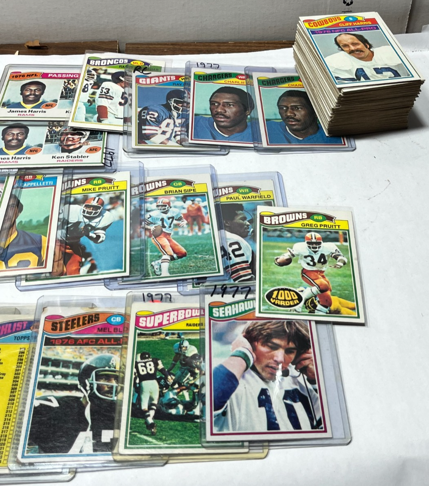 LARGE LOT OF 1977 TOPPS FOOTBALL CARDS - SIMPSON FOUTS GRIFFIN ...