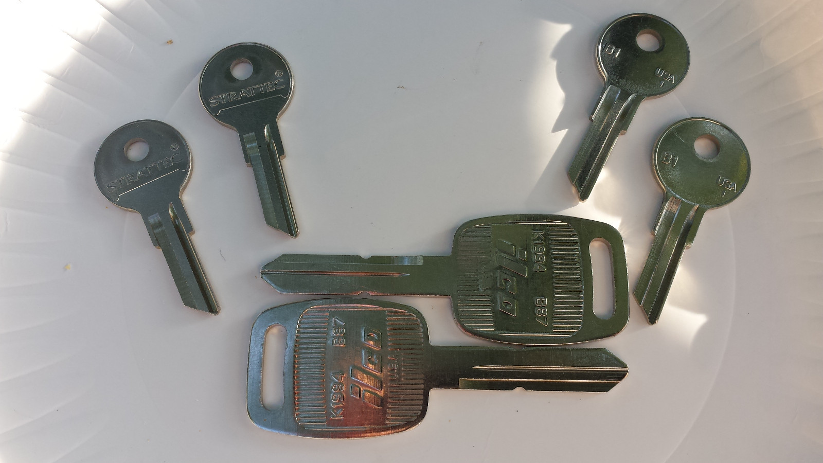 Peterbilt-Keys-Lost keys Replaced-Extra keys-Locksmith-USA-keys by code ...