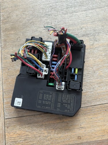 2007-2012 Nissan Versa Engine Power Module Fuse Relay Box 284B7 EM33A ...