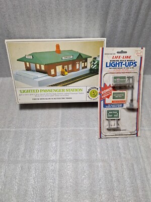 Bachmann HO Scale Station #46-1217 + Life Like Light Ups Overhead Road ...