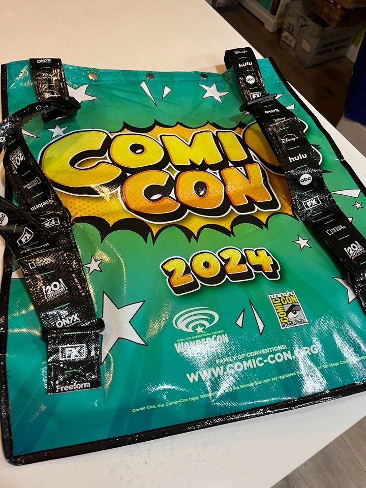 San Diego Comic Con 2024 Swag Bag HULU 19 * 23 inches Only Murders in ...
