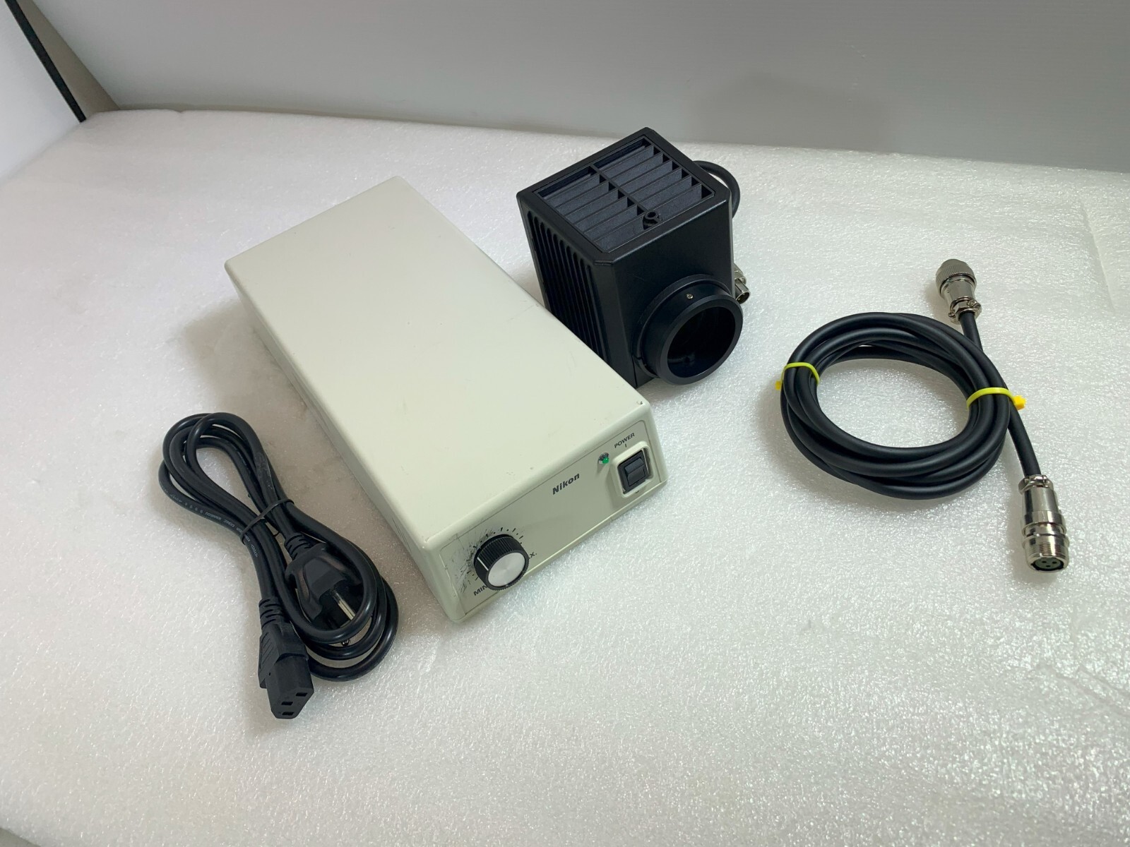 NIKON TI-PS100W/A 12V 8.4A Power Supply & LV-LH50PC Halogen Box Without ...