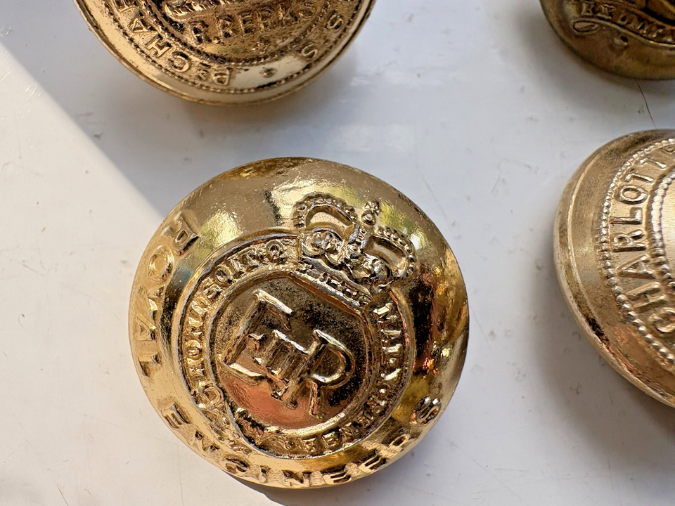 30 Military Type Uniform Buttons Mixed Vintage Army Police Railway Etc ...