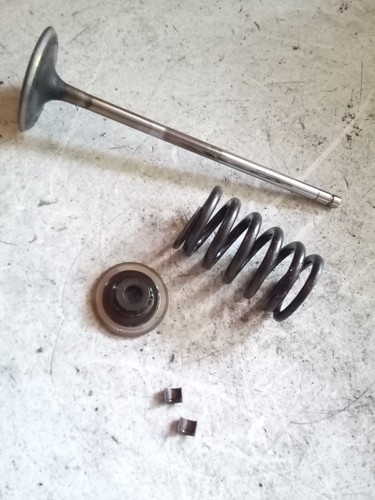 BMW R1150 GS Inlet Valve Spring Retainer and Collets/Cotters | eBay ...