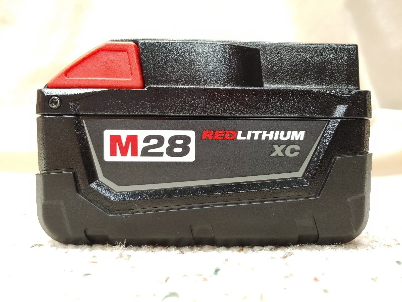 Milwaukee•48-11-2830•M28 REDLithium XC 28 Volt•Lit-Ion Battery w/Fuel ...