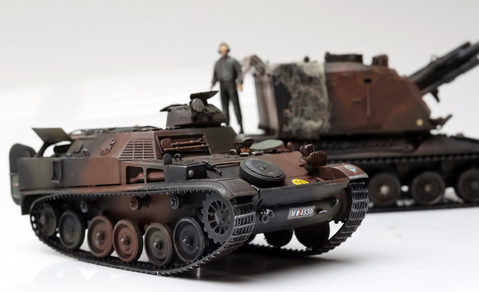 1:35 French 155mm AMX-30 AuF1 + AMX VCA Heller Model Kit gebaut pro ...