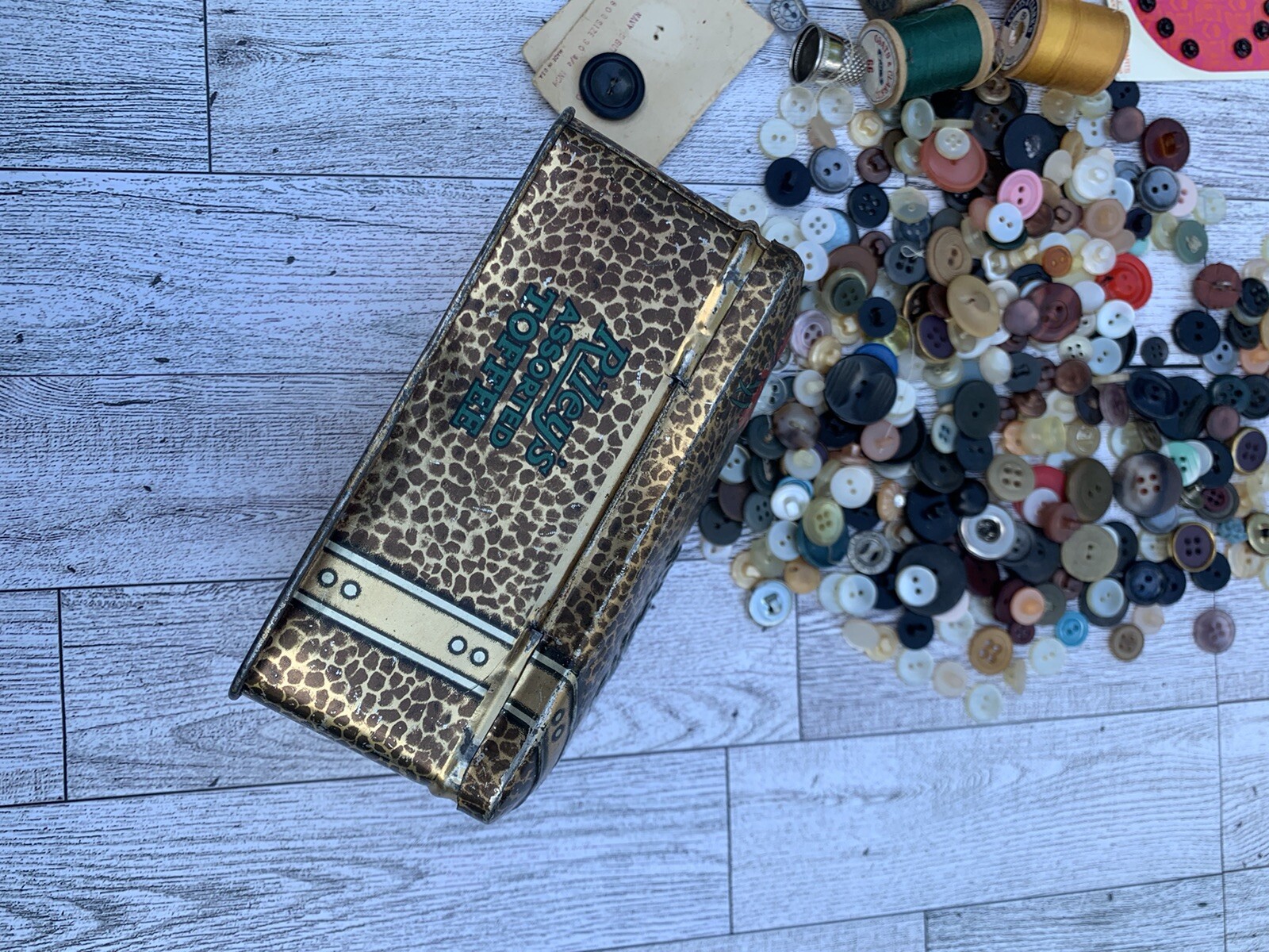 Vintage BUTTONS LOT Thread Old Tin hinged Box England Riley Bros Sewing ...