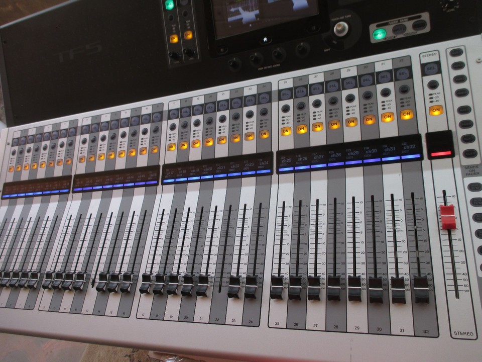 Yamaha TF5 Digital Mixer / Mixing Console, 48 Channel, Touchscreen ...