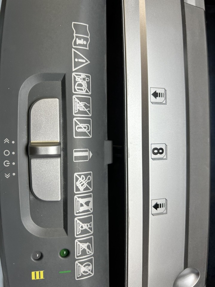 Boxis AF90 AutoShred 90-Sheet Auto Feed Microcut Paper Shredder ...