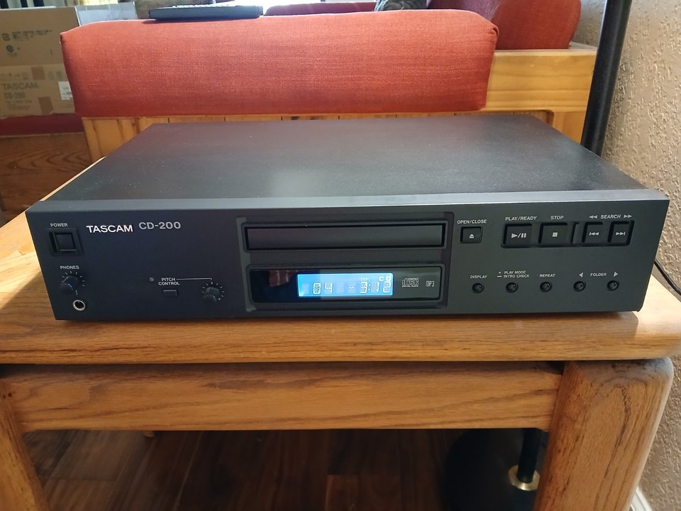 TASCAM CD-200 TEAC Professional CD Player w/ Remote box manual 120-240V ...