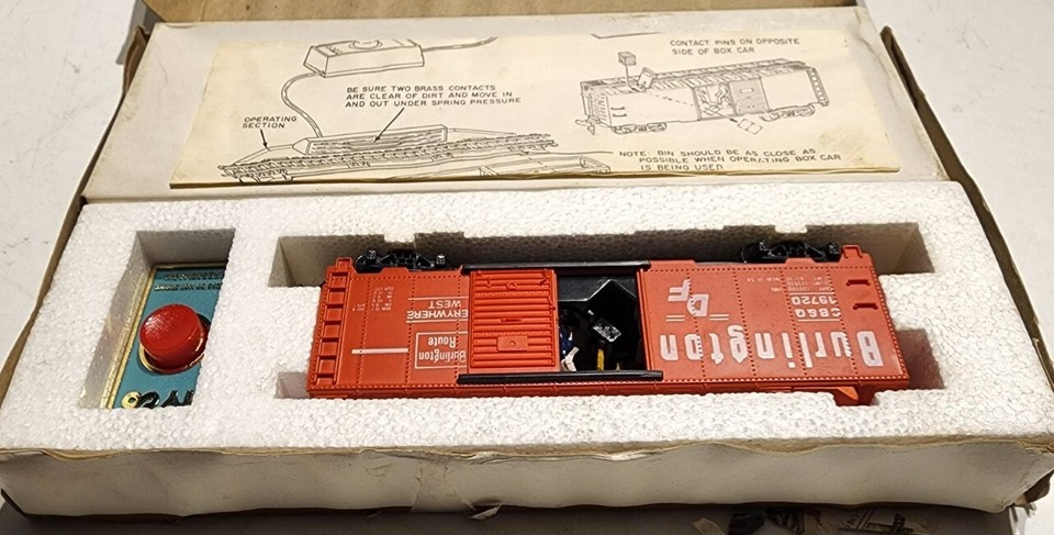 TYCO HO Freight Unloading Box Car No. 930 Burlington #19720 | eBay