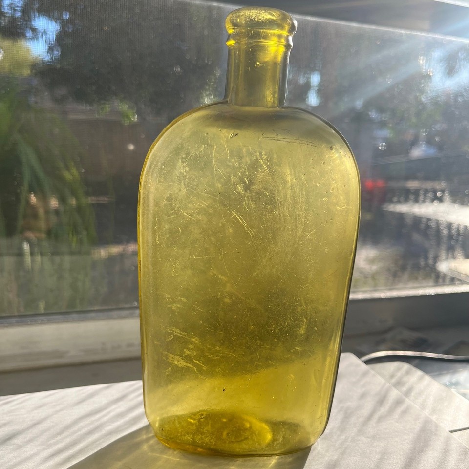 CRUDE CITRON STRAP SIDED FLASK EMBOSSED S ON BASE APPLIED TOP 7" 1/2 ...