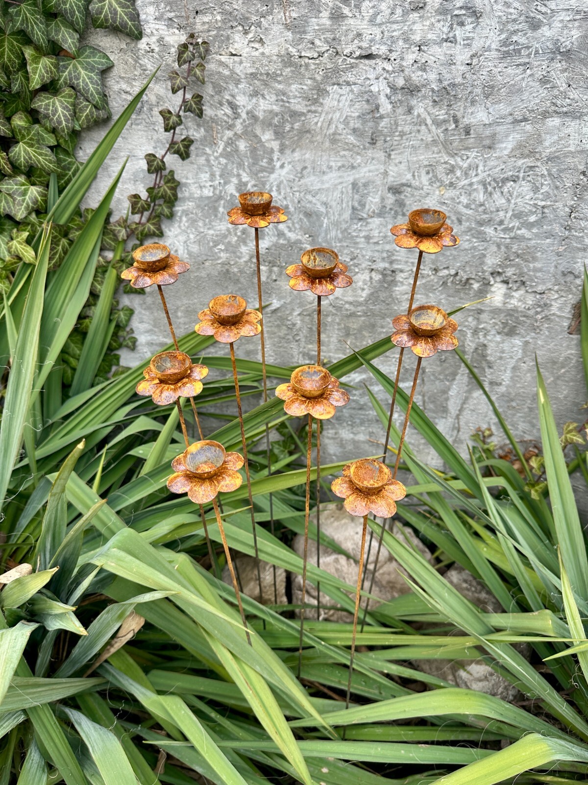 Set of 10 rusty Daffodil flowers, Narcissus head garden decoration ...