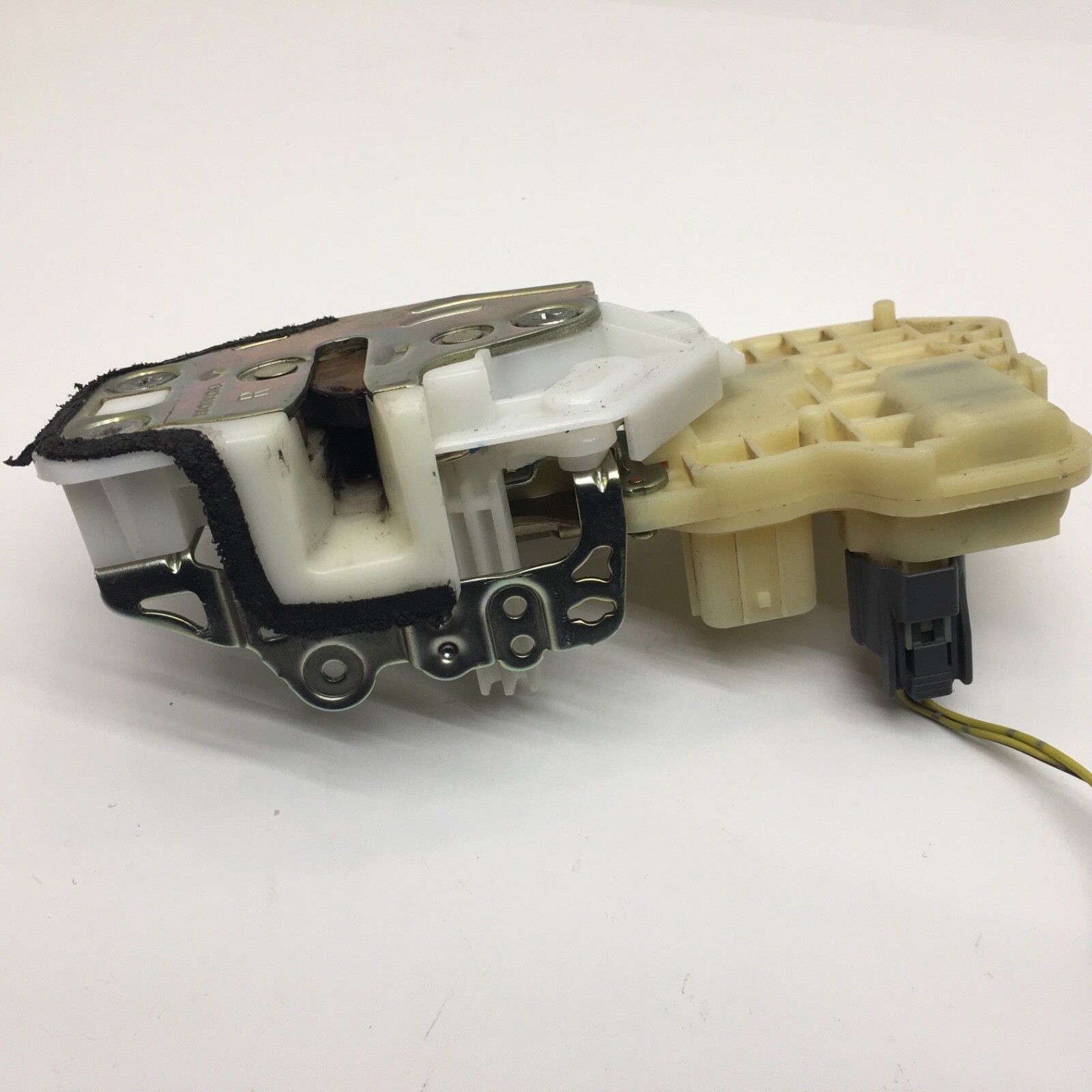 2002 - 2006 Honda CR-V Tailgate Lock Trunk Latch CRV Actuator 74800-S9A ...