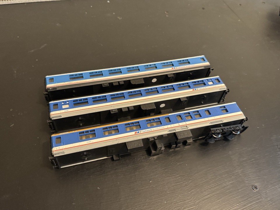 Lima Network Southeast Mk2 Carriages X3 Missing Bogies Read!! | eBay UK